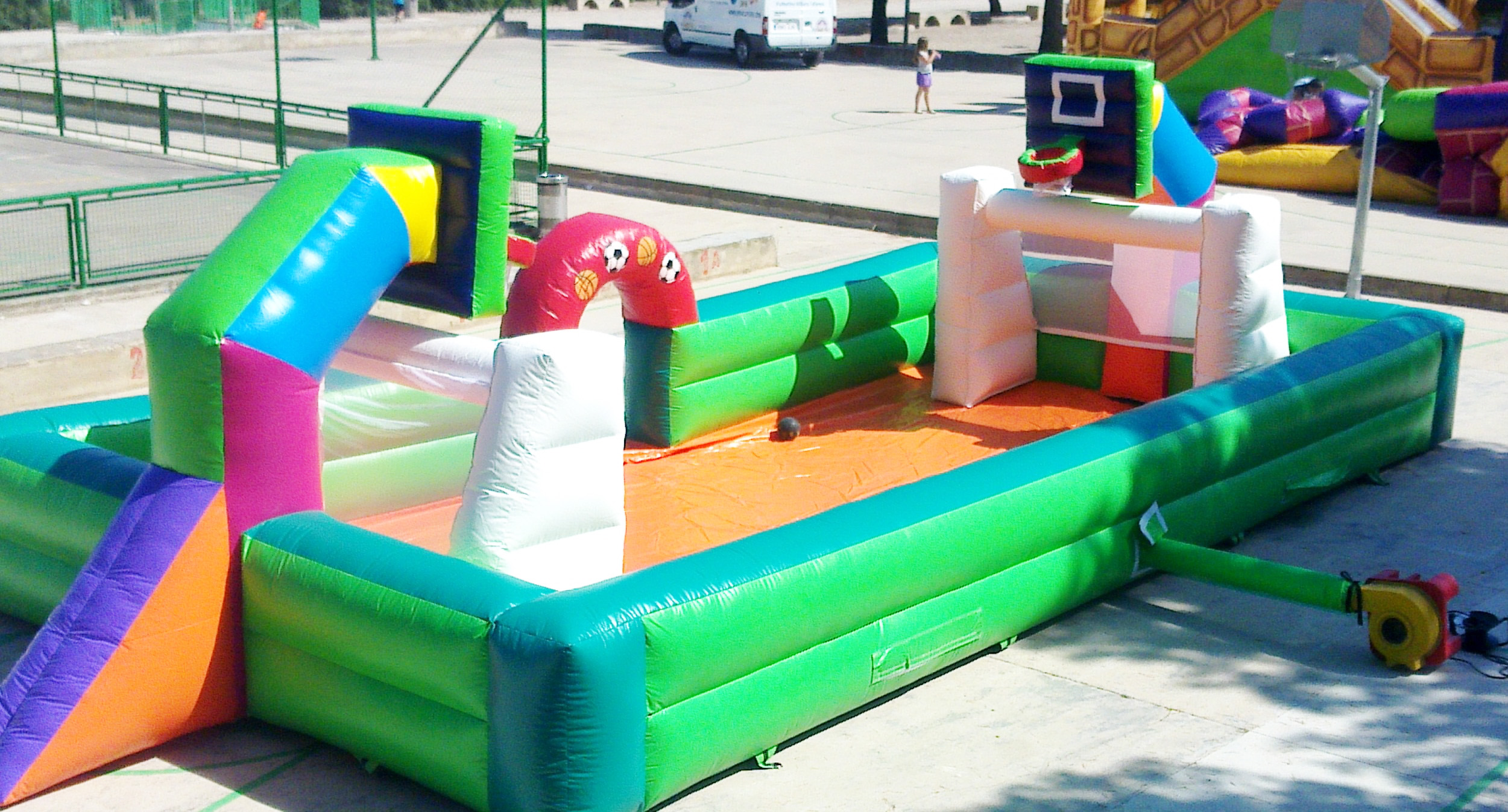 Campo futbol y baloncesto | www.fiestalea.com