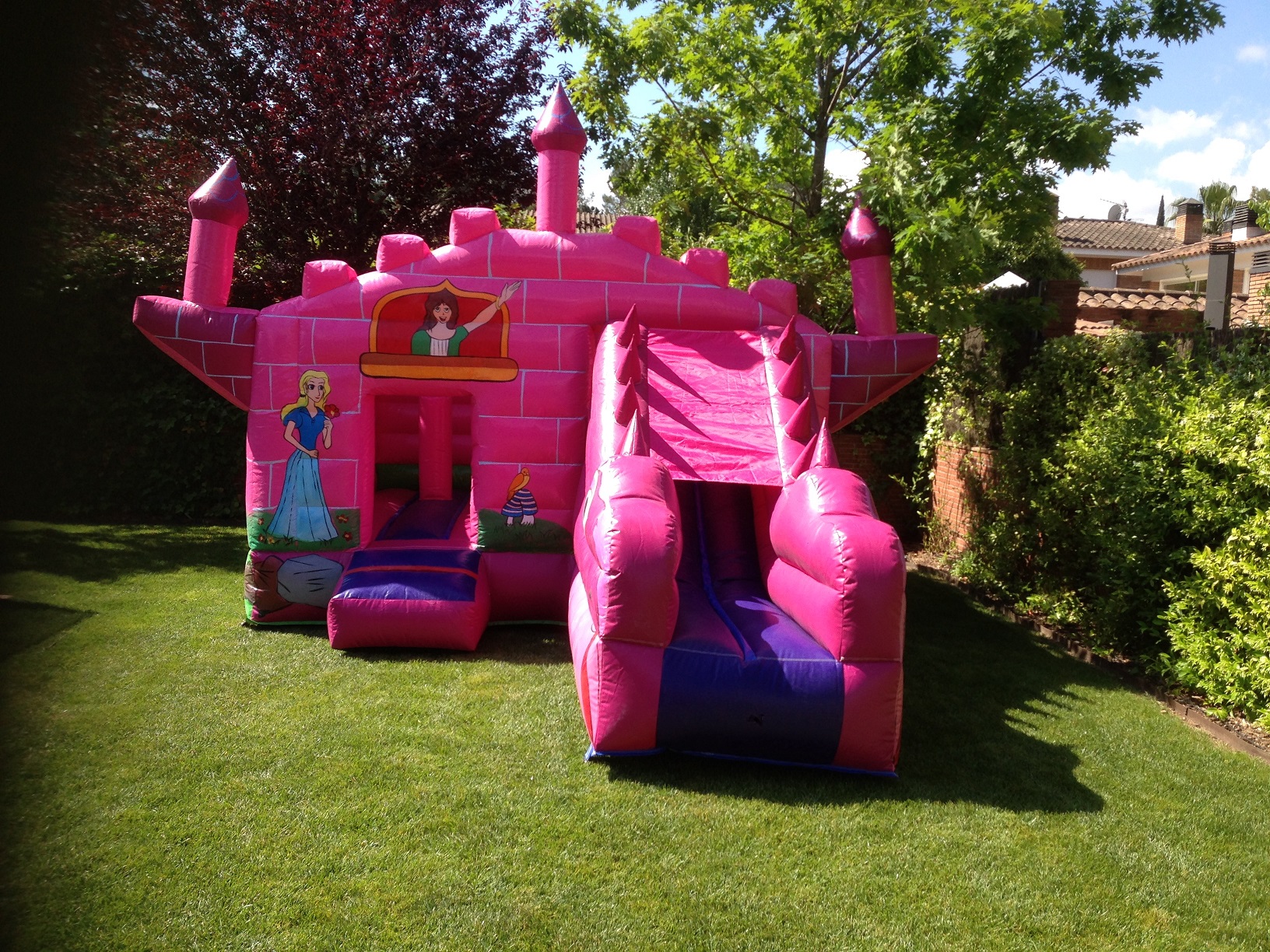 Castillo hinchable princesa | www.fiestalea.com