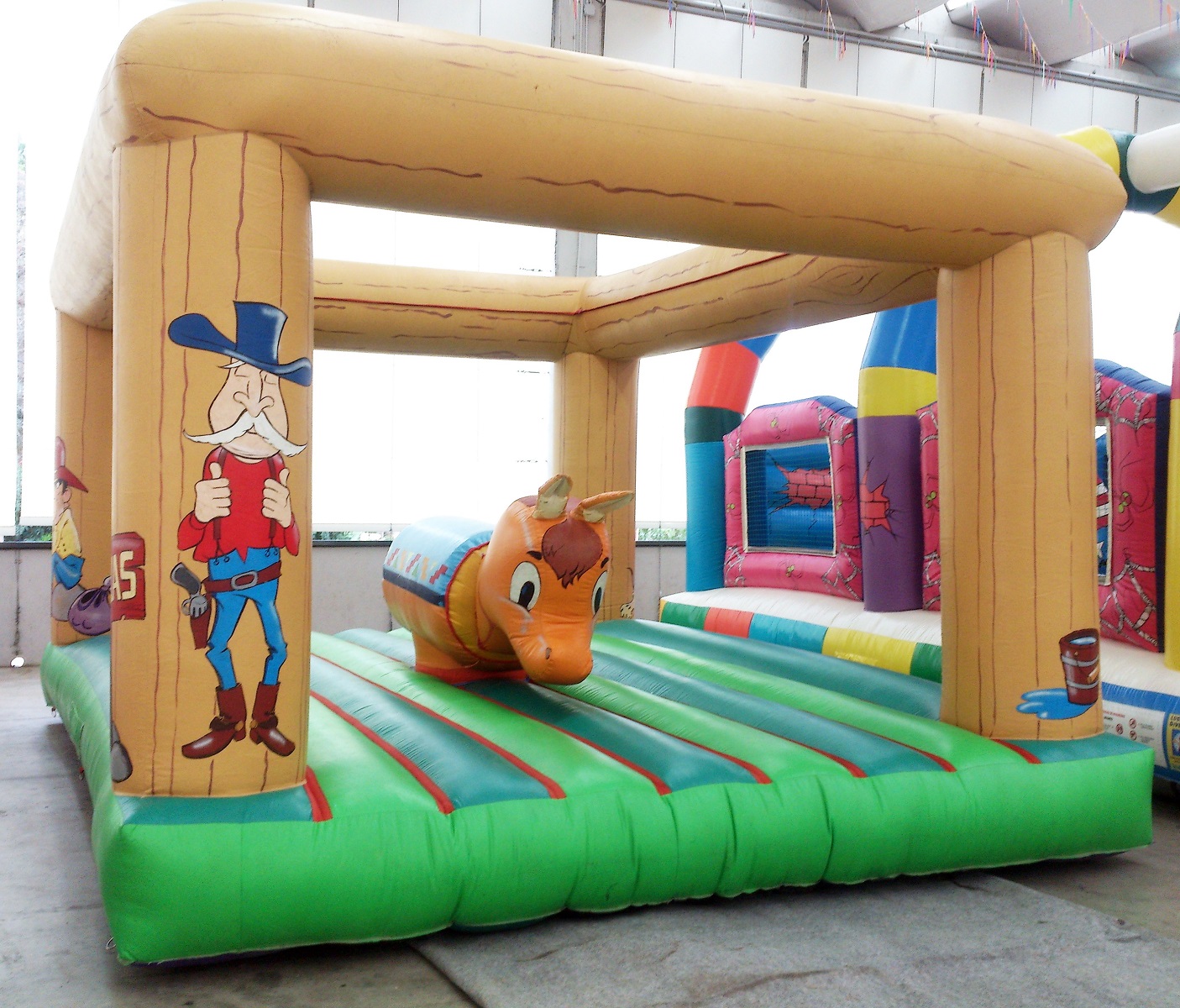 Alquiler de Hinchables 】 | www.fiestalea.com