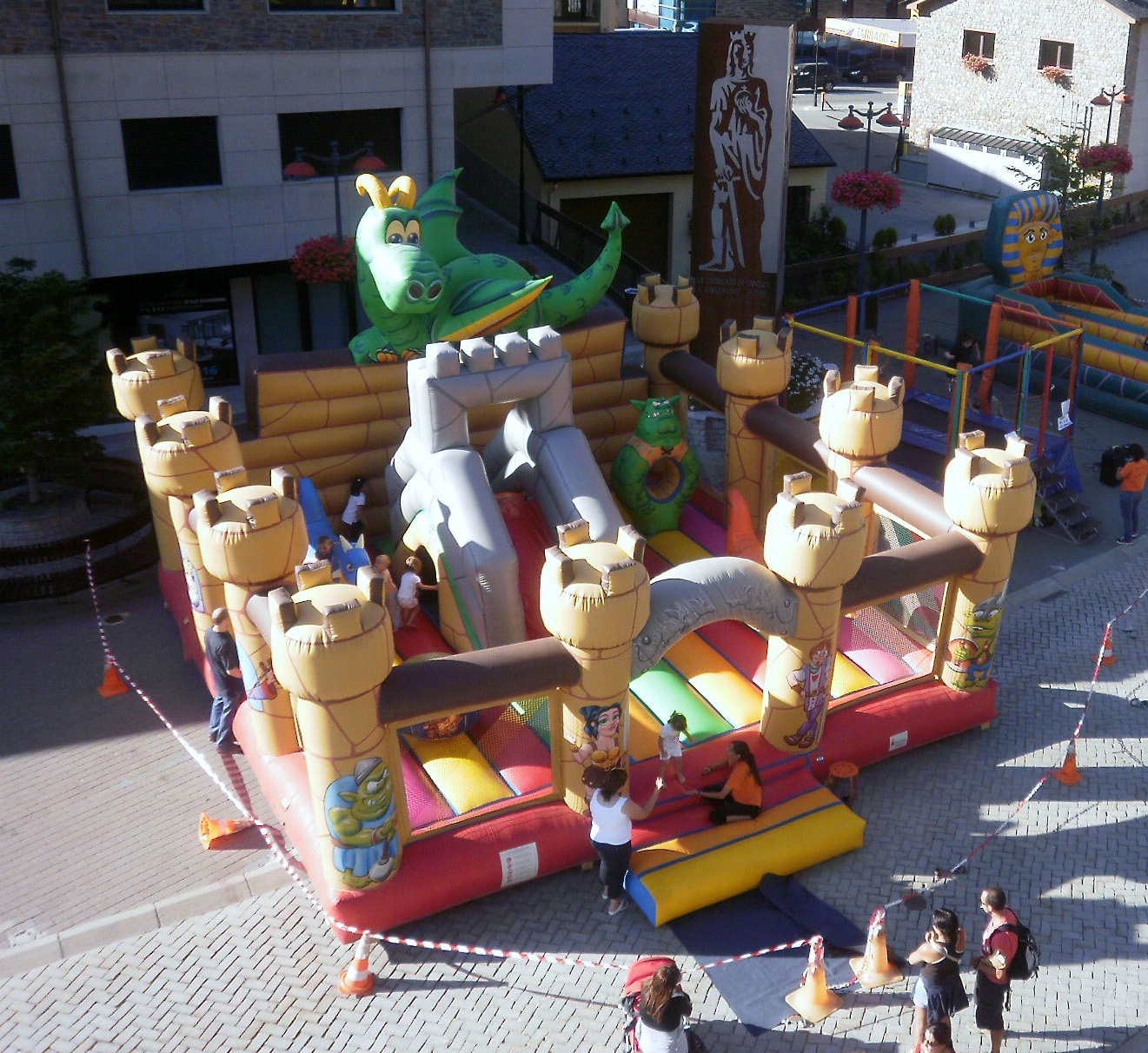 Hinchable dragón mágico | www.fiestalea.com